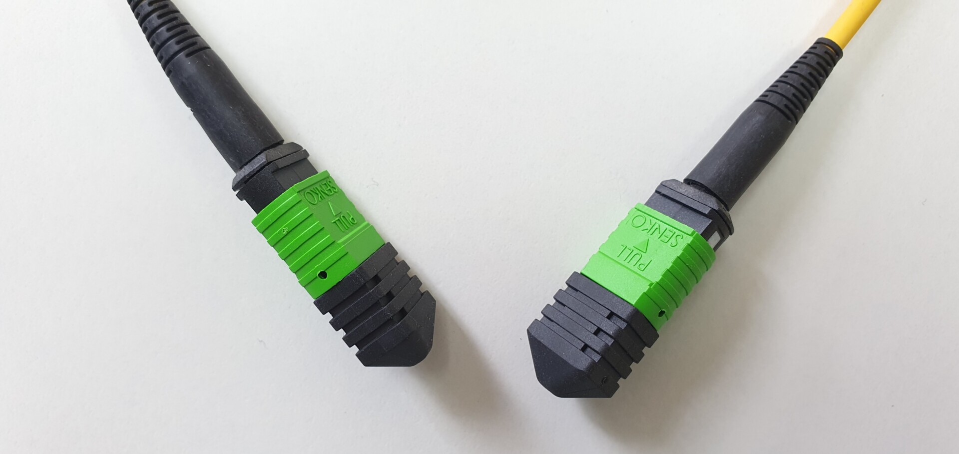 Jumper MPO/APC-MPO/APC (12 FO) Monomodo 9/125, Polaridad A, Hembra ...