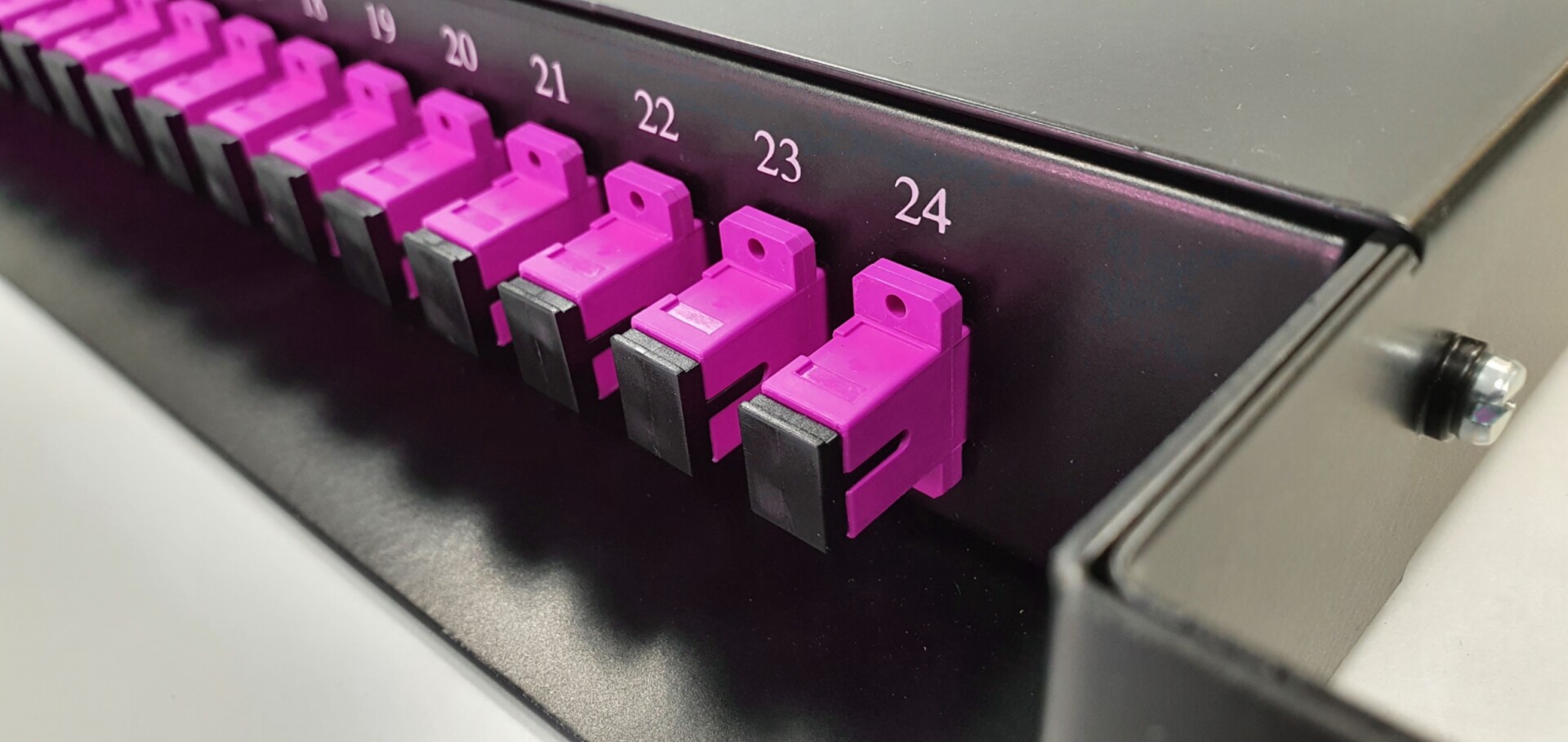 Patch Panel OM4 SC (24 fo), 19" 1U, RAL 9005 - MICFO